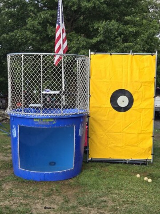 Dunk Tank - Jump around rentals llc Warren OH